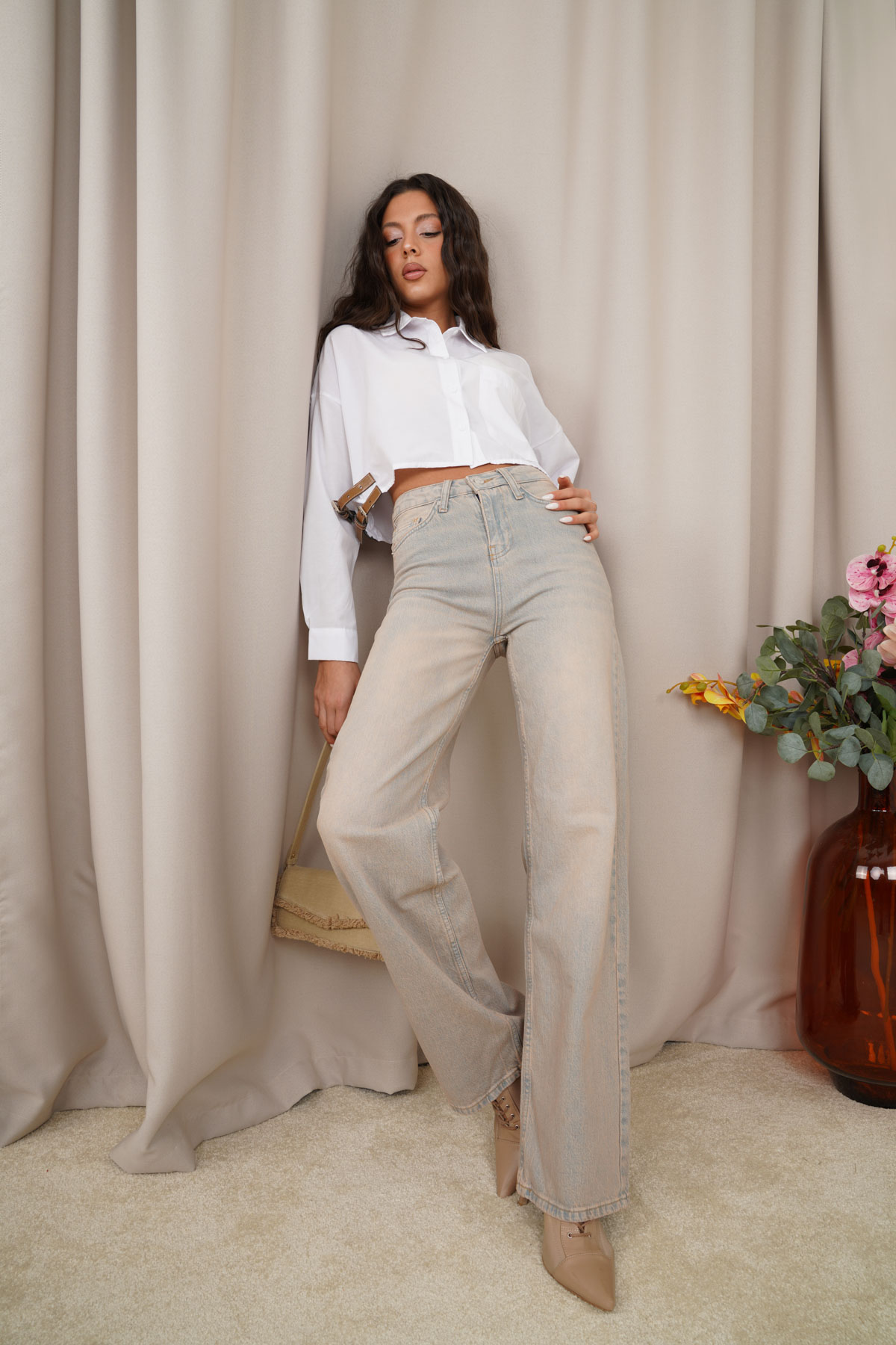 Beyaz Yanı Kemer Detaylı Crop Gömlek, Açık Mavi Eskitme Wide Leg Jean